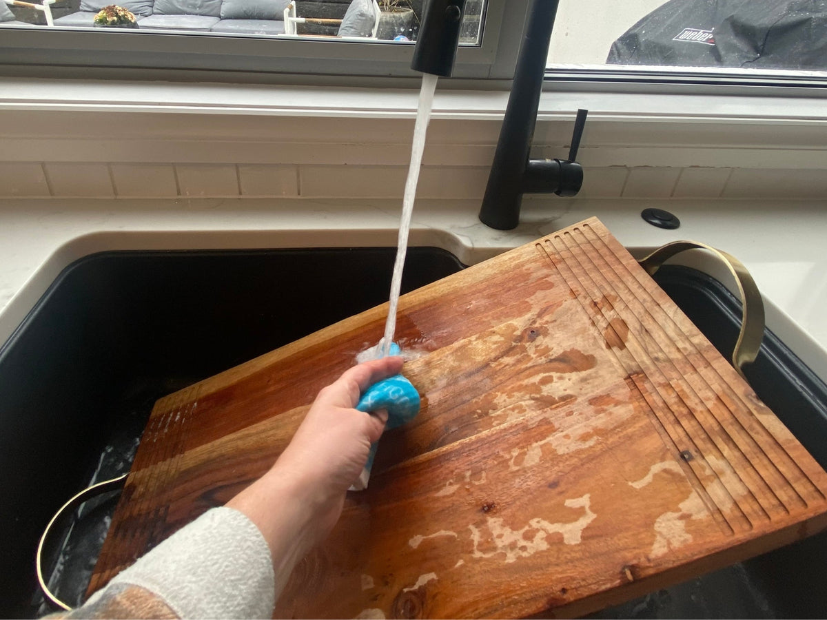 How to clean a wooden chopping board | Figgy & Co. - figgyandco